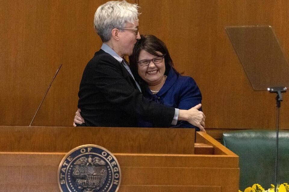 Oregon first lady will bring staff, security detail to out-of-state ...