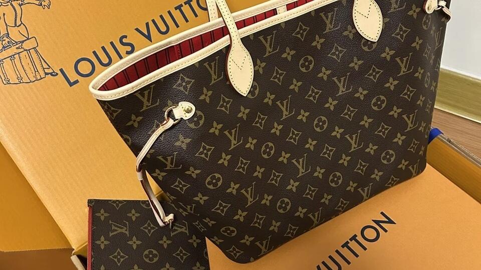 My first Louis Vuitton bag at 23 (first in-store experience) - NewsBreak