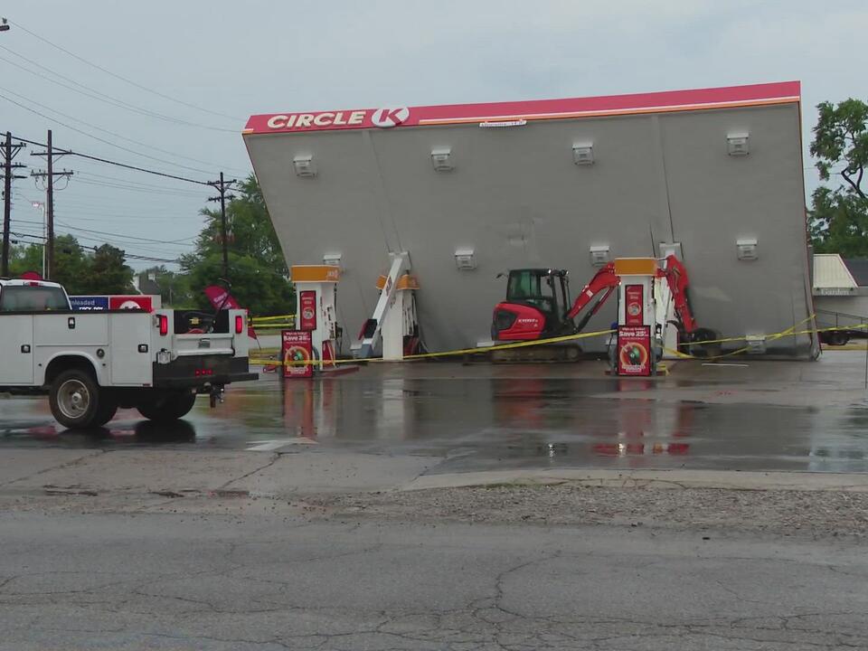 Storm blows over gas station roof in Jeffersontown