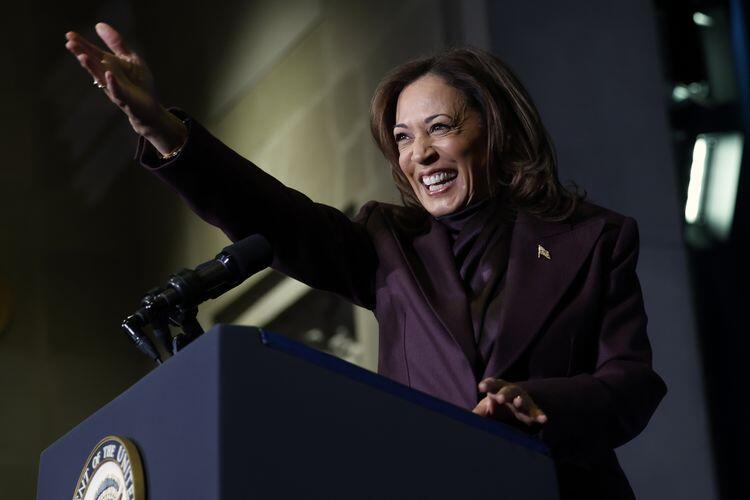 Kamala Harris Reveals the Real Reason She Always Wears Pantsuits ...
