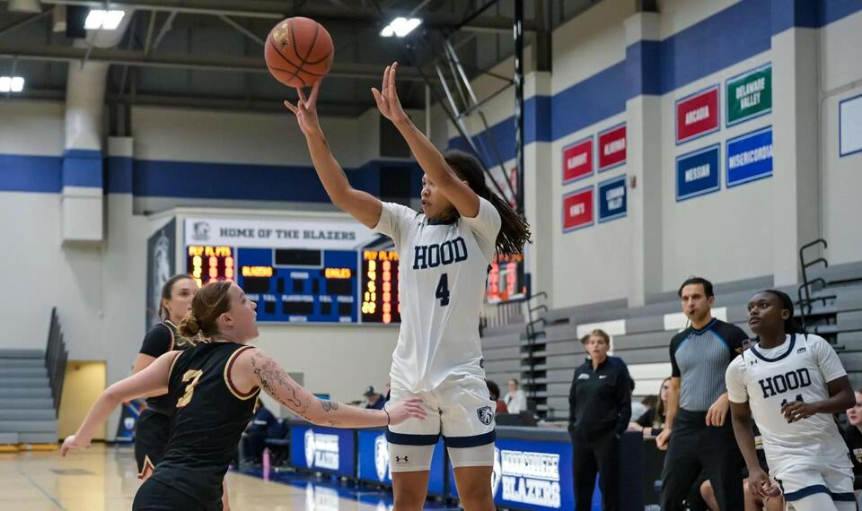 Women's Basketball falls in big first half for Green Terror - NewsBreak