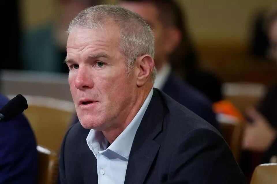NFL Icon Brett Favre Reveals Parkinson’s Diagnosis - NewsBreak
