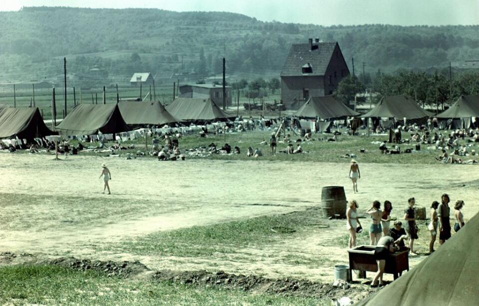 The Notorious American-Run Prison Camps That Held German POWs Following ...