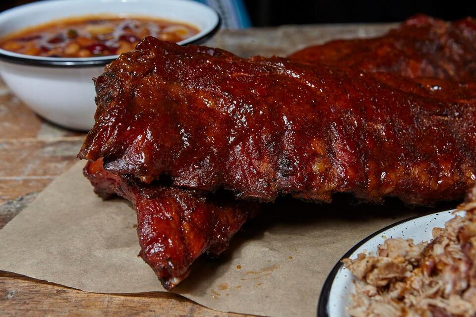 Illinois BBQ Joint Makes 'Hands Down' Best Ribs List in America - NewsBreak