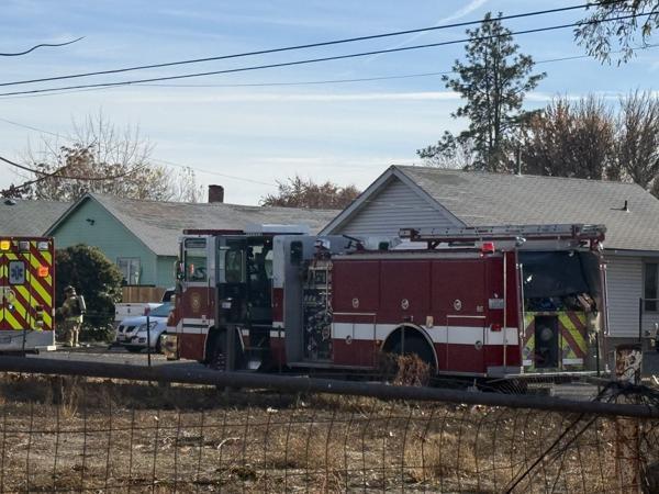 Kennewick firefighters extinguish house fire after quick response ...