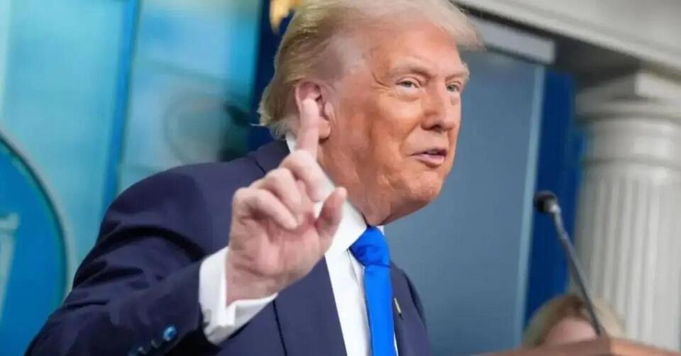 Donald Trump's 'Turkey' Neck Sparks Health Concerns: 'His Head Has ...