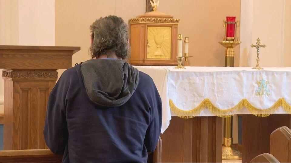 Marian Community holds Rosary for assistant coach Brian Foster after ...
