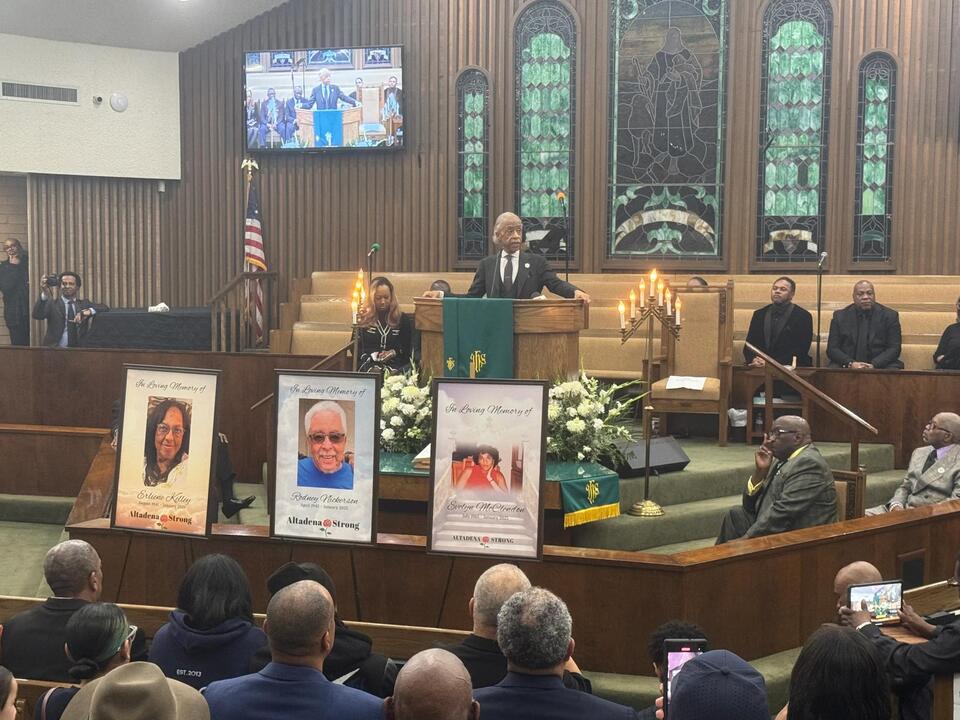 'Altadena strong!' Al Sharpton leads fire memorial service in Pasadena ...