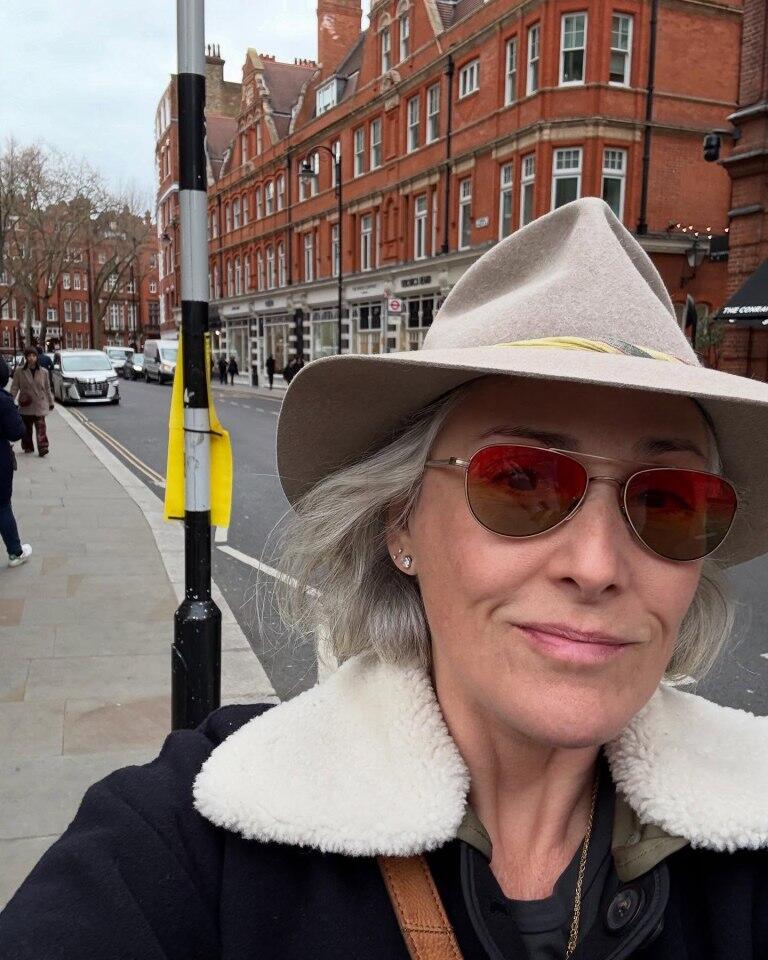 90s TV star unrecognizable as she goes unnoticed by fans in London ...