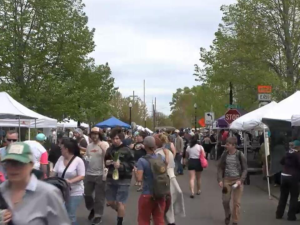 Corvallis-Albany Farmers' Market first weekend sees great turnout