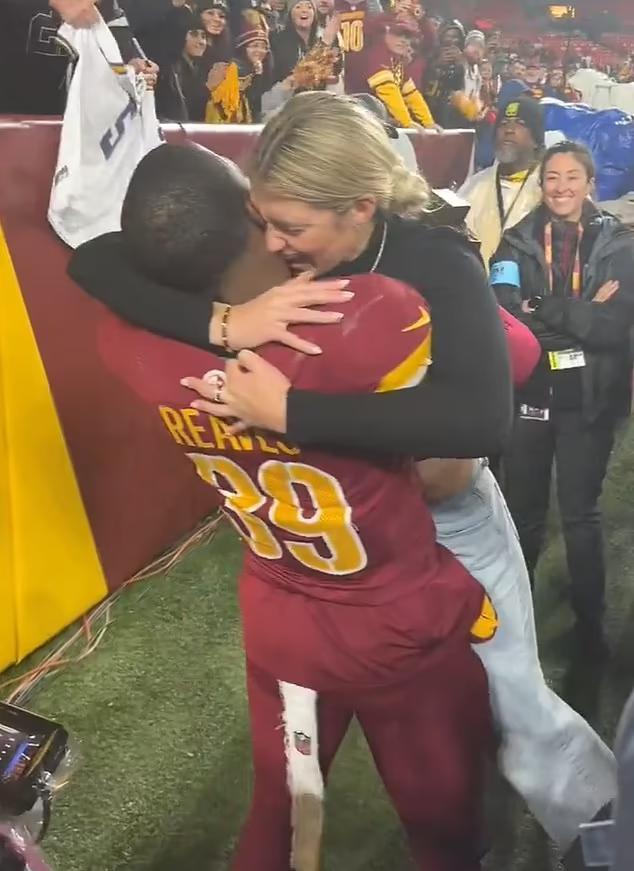 Commanders star Jeremy Reaves proposes to girlfriend on the field after ...