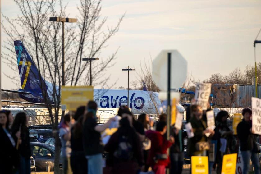 Immigrant rights groups in CT, beyond, to protest Avelo deportation ...