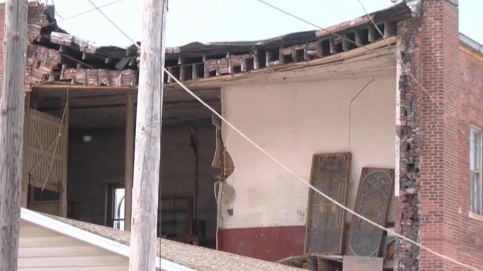 Nobody injured after partial building collapse in downtown Waterloo ...