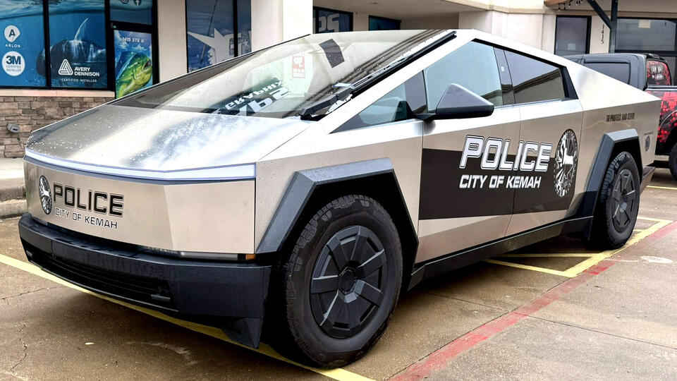 Texans Roast Police Department’s New “Garbage Can” Cybertruck - NewsBreak
