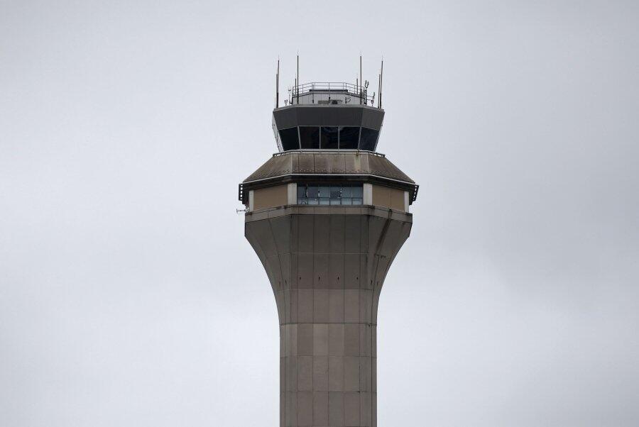 FAA delays flights due to air traffic controller staffing issues - NewsBreak