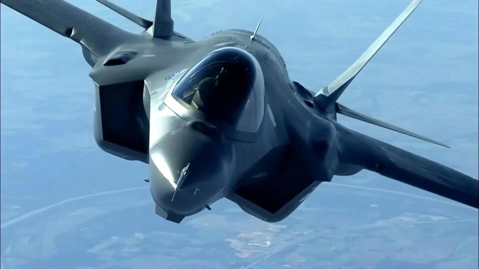 Inside the F-35 Lightning jet assembly line: Weapons and Warfare ...
