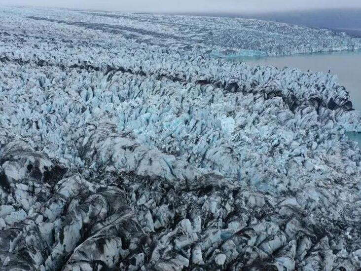 US tourist dies after ice collapse in Icelandic glacier