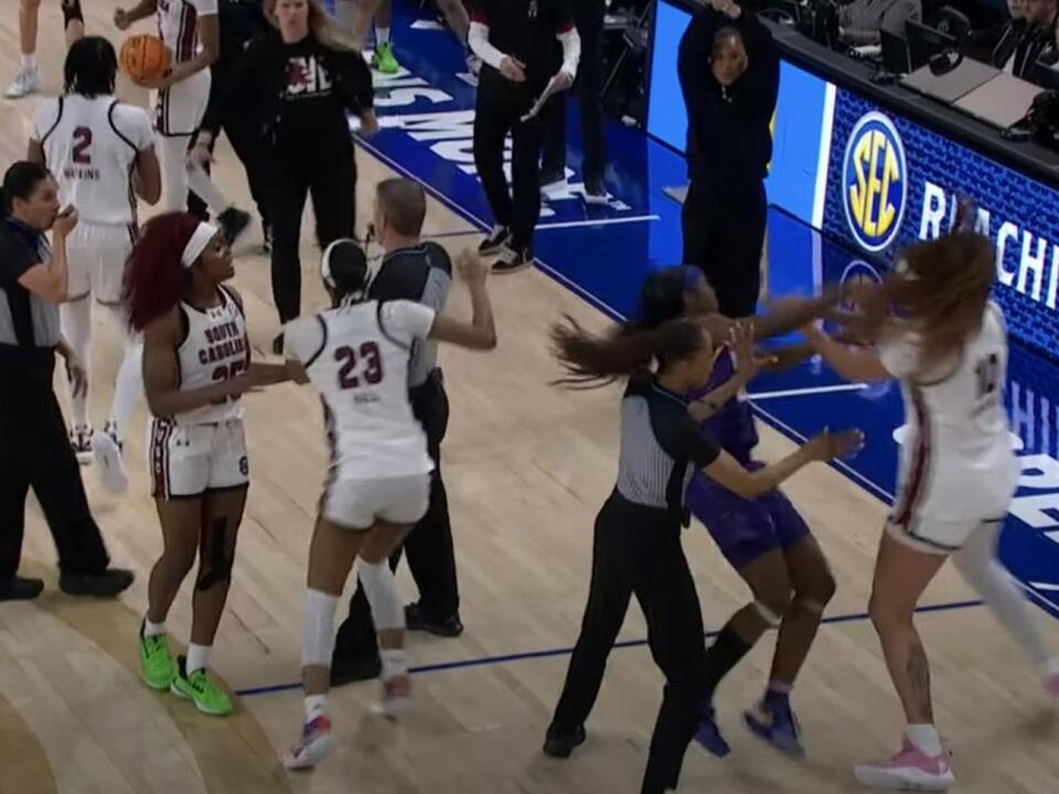 Six ejected after LSU-South Carolina women's basketball fight
