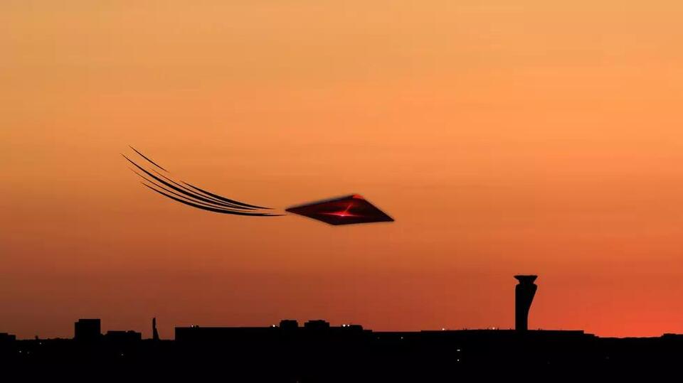 Red Triangle UFO Spotted Near O’Hare Airport in Chicago, Illinois ...