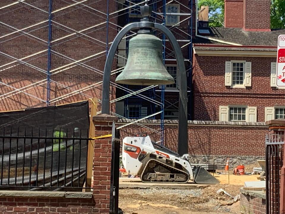 Bicentennial Bell, a gift to the US from Queen Elizabeth II, officially ...