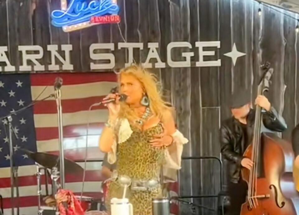 Jessica Simpson Returns To The Stage For First Time In 15 Years, & The ...