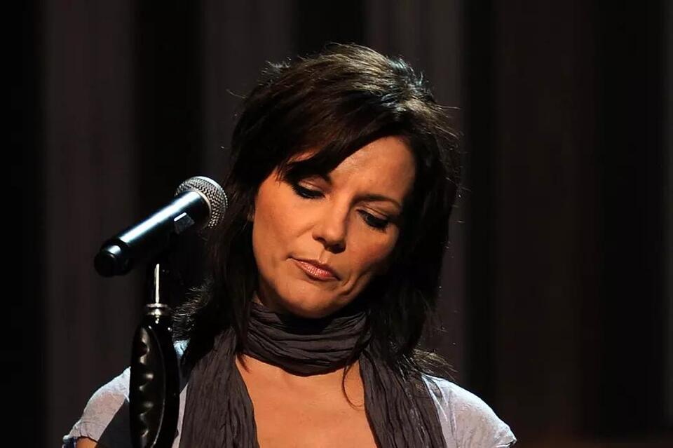 Martina McBride’s Father, Daryl Schiff, Dies at 86: ‘Our Hearts Are ...