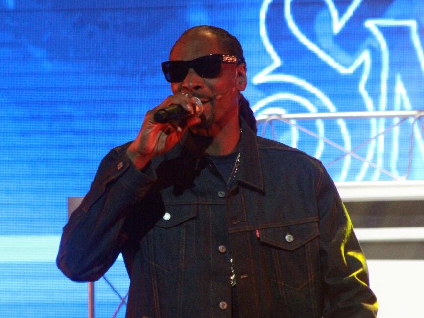 Snoop Dogg studio tour breaks streaming records for Kai Cenat