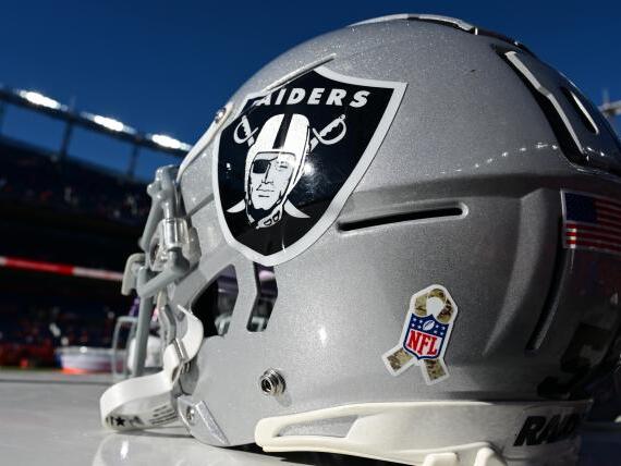 Raiders' Carter Bradley, Tyreik McAllister connect for TD on awesome play