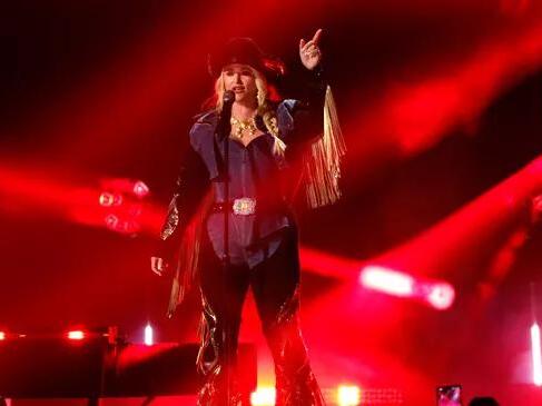 'Dammit Randy': Miranda Lambert Drops Attention-Grabbing Anthem