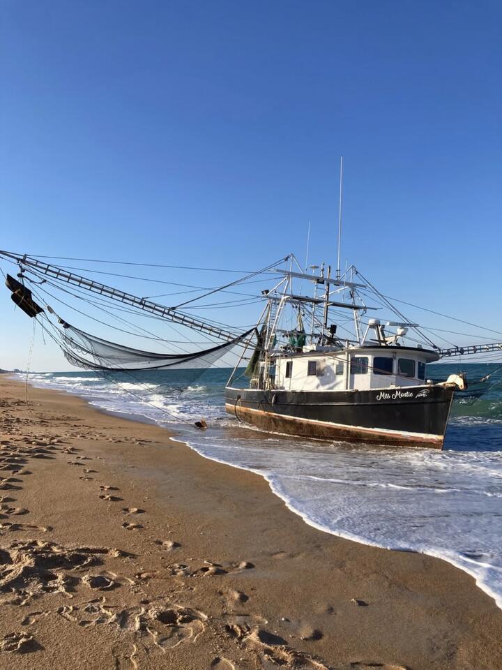 Abandoned 50-Foot Shrimp Boat Mysteriously Washes Up On Florida Beach ...