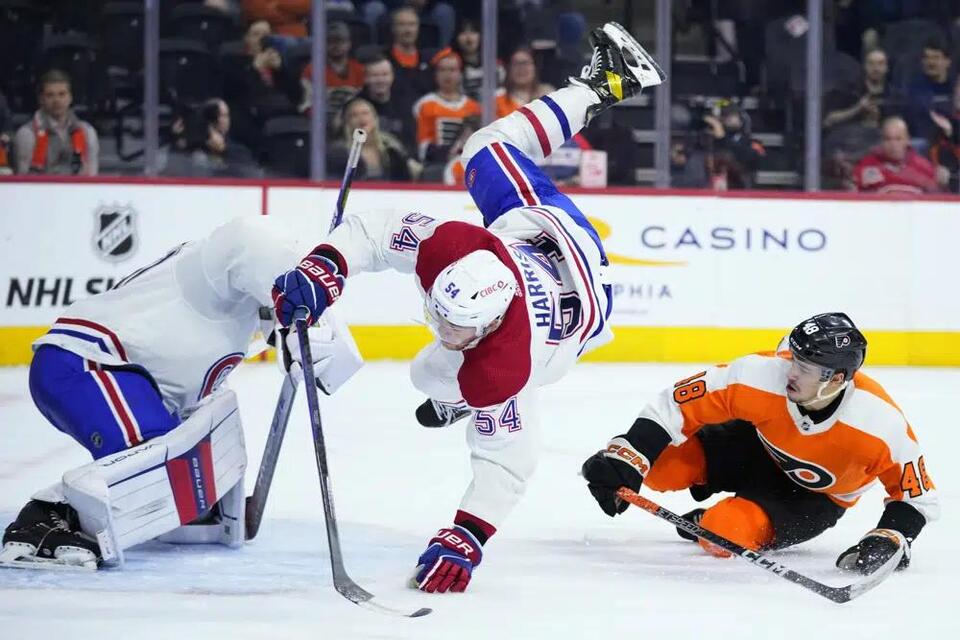 Frost scores 2 goals, leads Flyers to 4th straight win - NewsBreak