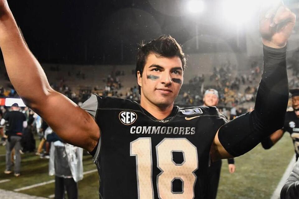 Ex-college quarterback claims Italian mob offered him $300K to rig SEC ...