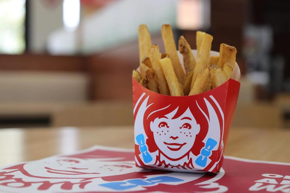 Popular burger chain shuttering 300+ restaurants as Illinois expects ...