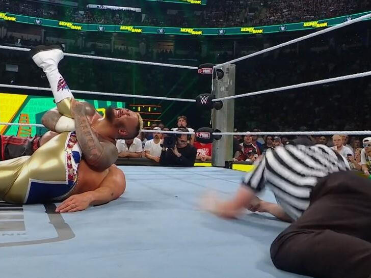 Solo Sikoa Pins Cody Rhodes, The Bloodline Wins Six-Man Tag Team Match ...
