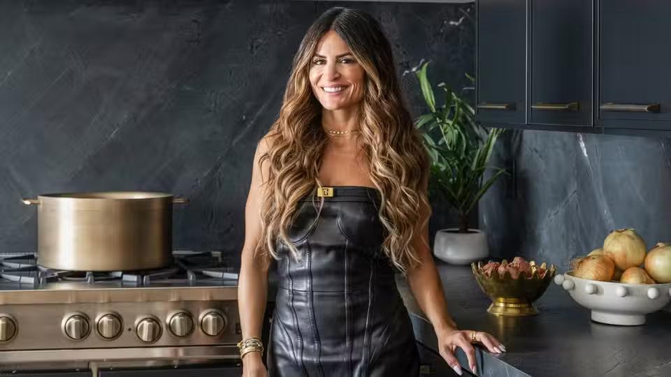 HGTV's Alison Victoria Went Off Script in This Bonkers 'Sin City Rehab ...