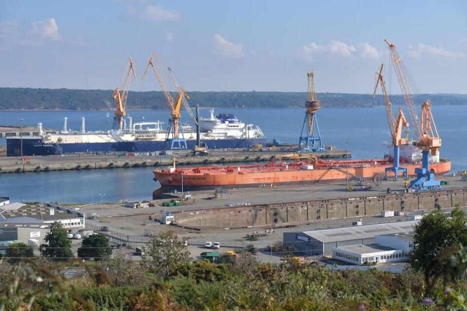 French and Danish shipyards ‘fixing Russian gas tankers’ - NewsBreak