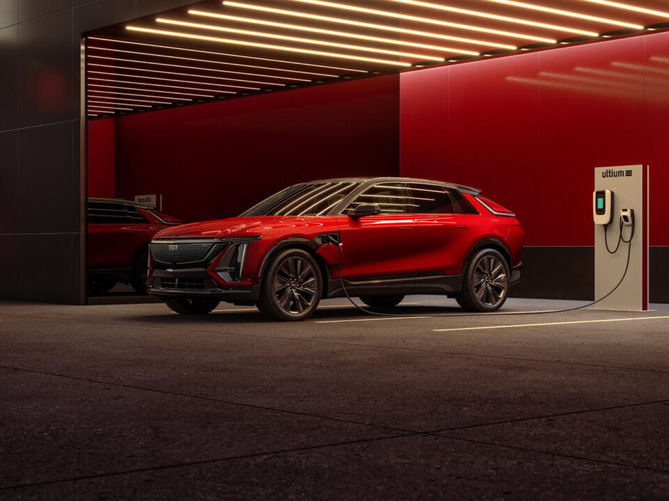 2025 Cadillac Lyriq Recalled For Noncompliant Owner Manual Head ...