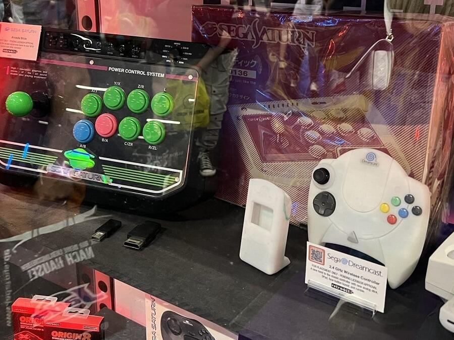Retro-Bit is showing off a Saturn arcade stick and wireless Dreamcast ...