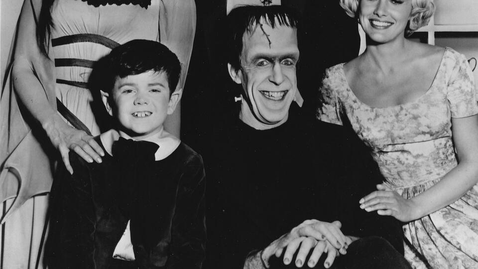 Recalling the Tragic Deaths of 'Munsters' Stars Fred Gwynne, Yvonne ...