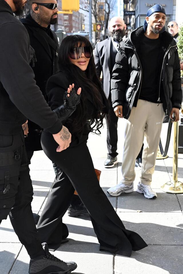 Notorious B.I.G.’s exes Lil Kim and Faith Evans reunite at funeral for ...