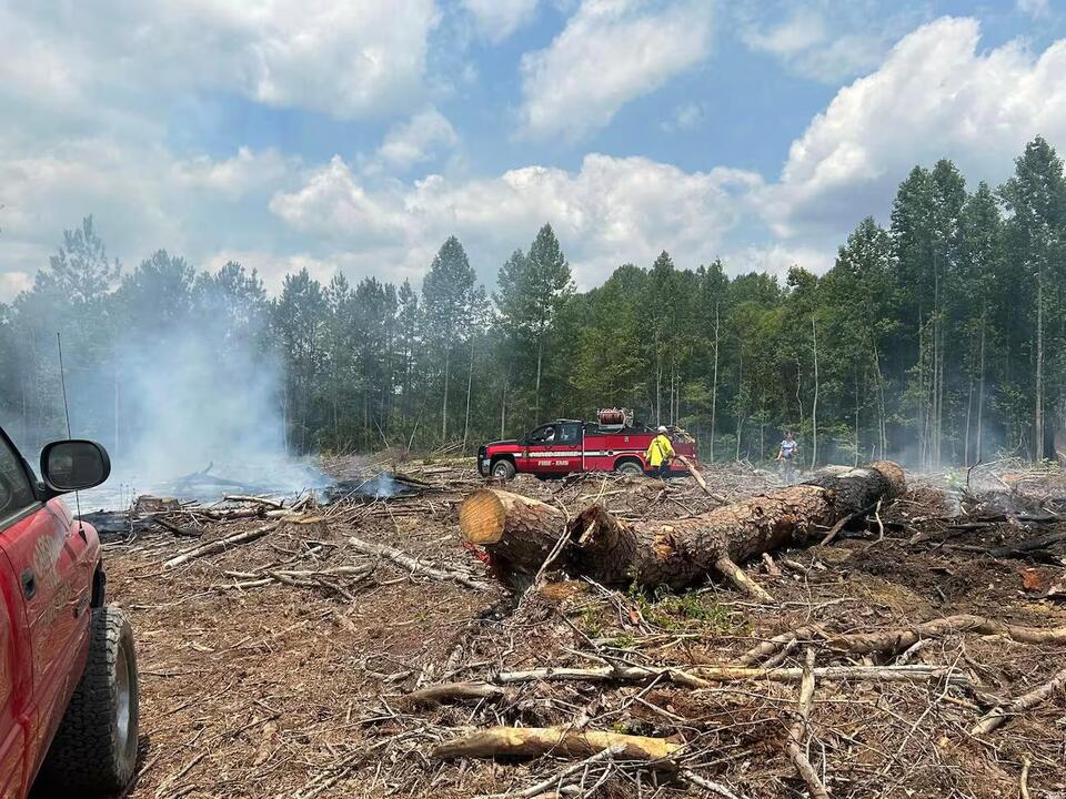 Crews extinguish brush fire in Prince George Crews extinguish brush fire in Prince George