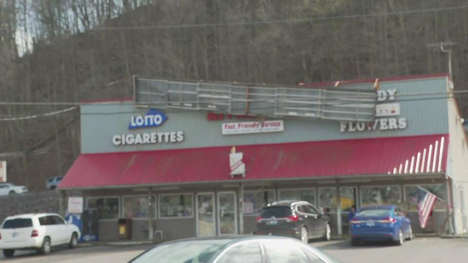 Community starting cleanup efforts in Milton, Kentucky after tornado ...