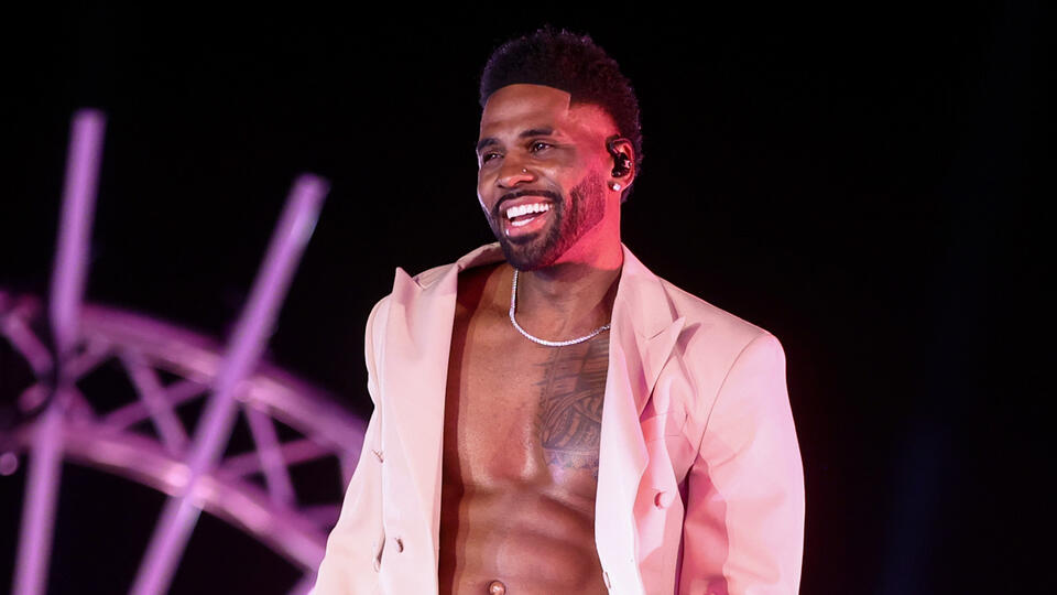 Did Jason Derulo Fall Down the Stairs at Met Gala 2026? Meme Explained ...