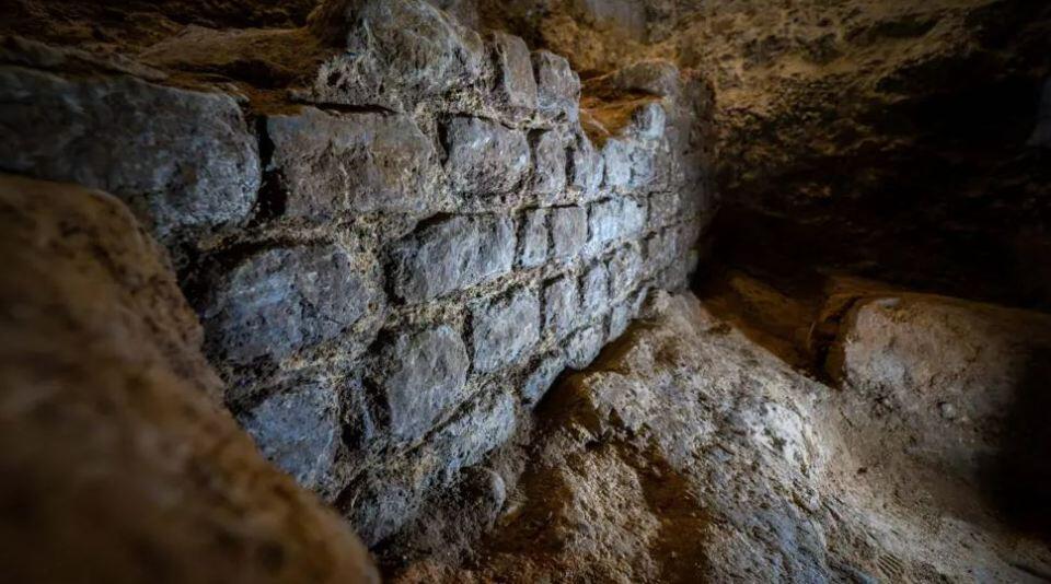 Archaeologists uncover 2000-year-old CITY lying beneath office basement ...