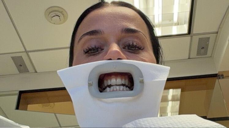 Katy Perry Shows Off Her Playful Side in Teeth-Baring Selfie Before ...