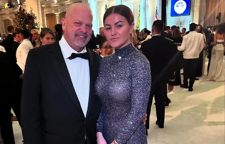 'Pawn Stars' Rick Harrison Proposes to Girlfriend Angie Polushkin ...