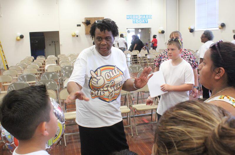 Students, staff say goodbye to closing Winstead, Toisnot schools ...
