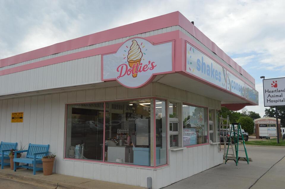 New ice cream shop opens in former Cedar Rapids Dairy Queen - NewsBreak
