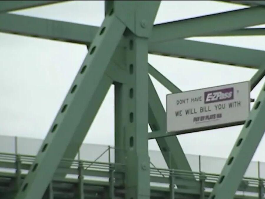 Special delivery! EMS crew comes across woman giving birth on the Tobin ...