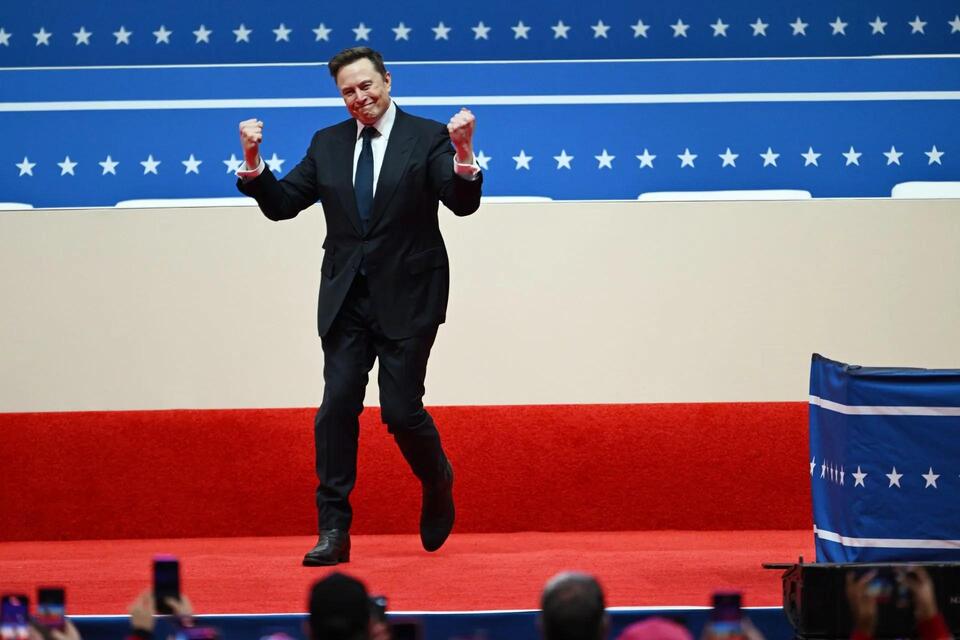 Elon Musk claps back with puns at accusations after salute video from ...